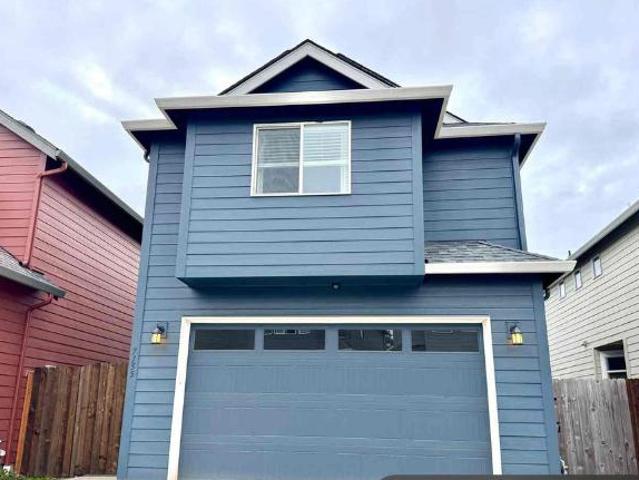 3 Br, 3 bath, Single Family 7155 S 11th St