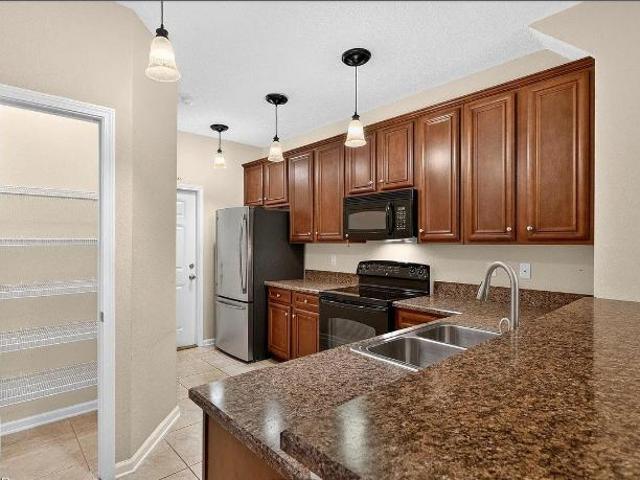3 Br, 3 bath, Single Family 72 Amistad Dr