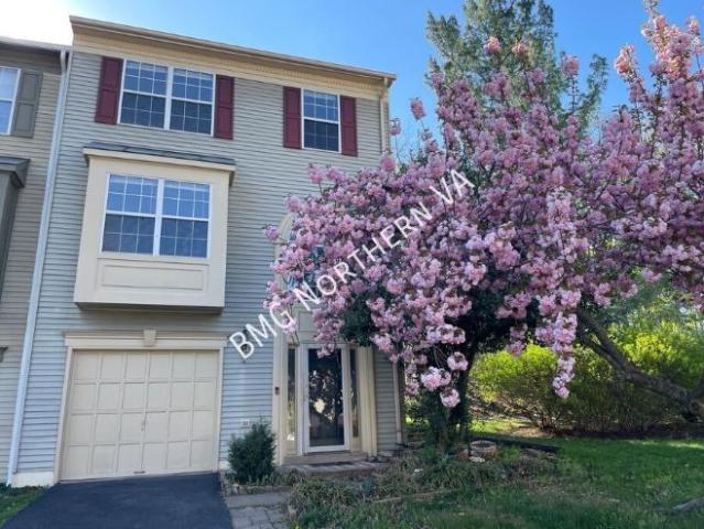 3 Br, 3 bath, Single Family 865 Tall Oaks Sq SE
