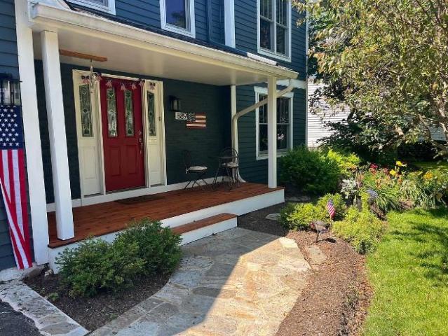 3 Br, 3 bath, Single Family 889 E Stonebridge Ct