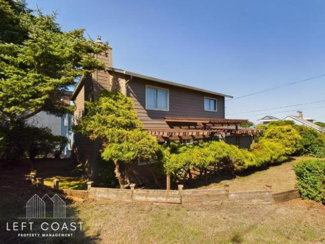 3 Br, 3 bath, Single Family 890 SW 7th