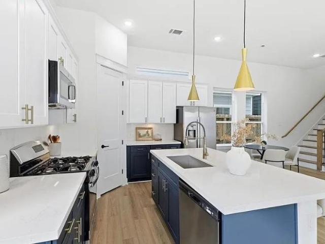 3 Br, 3 bath, Single Family 8918 Sunshine Laverne