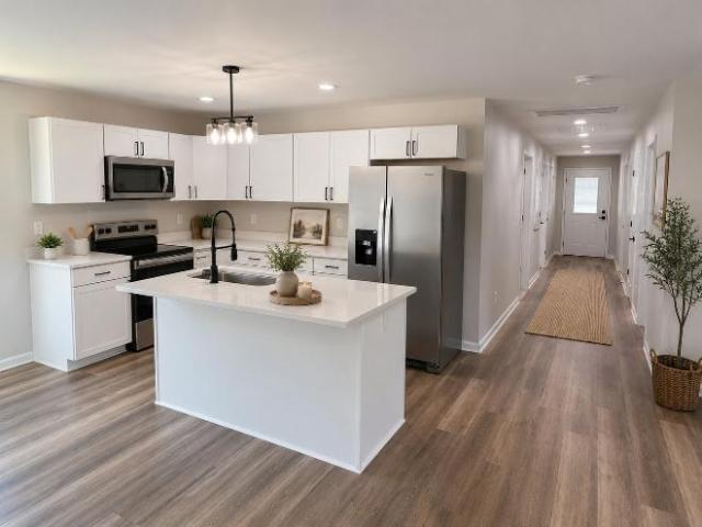 3 Br, 3 bath, Single Family 800 Monroe
