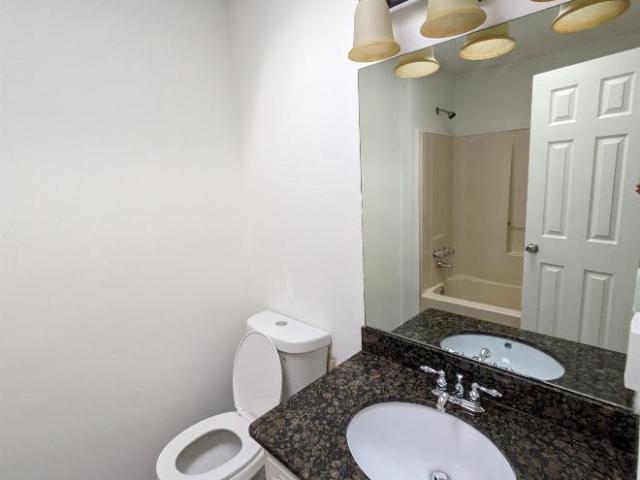 3 Br, 3 bath, Single Family 810 Allatoona Crest