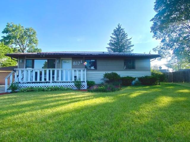 3 Br, 3 bath, Single Family 817 Hiawatha Dr