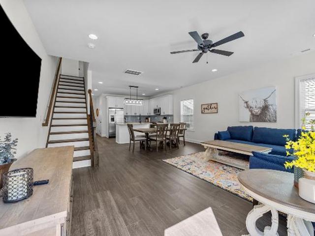 3 Br, 3 bath, Single Family 816 Crown Point Dr