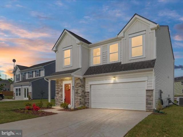 3 Br, 3 bath, Single Family 97 Signal Knob Cottage Dr