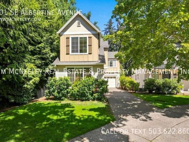 3 Br, 3 bath, Single Family 901 SE Albertine Avenue