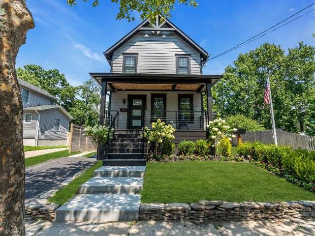 3 Br, 3 bath, Single Family 902 Central Ave