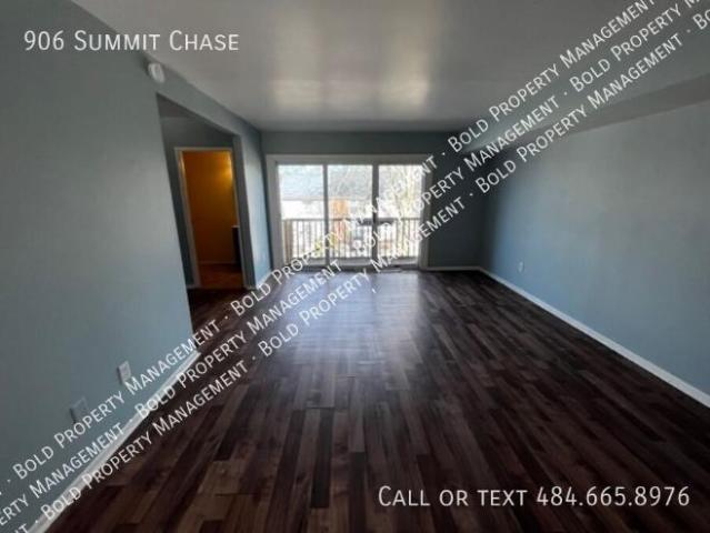 3 Br, 3 bath, Single Family 906 Summit Chase