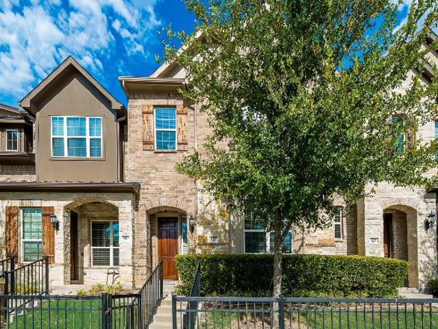 3 Br, 3 bath, Single Family 923 Whitehall Drive