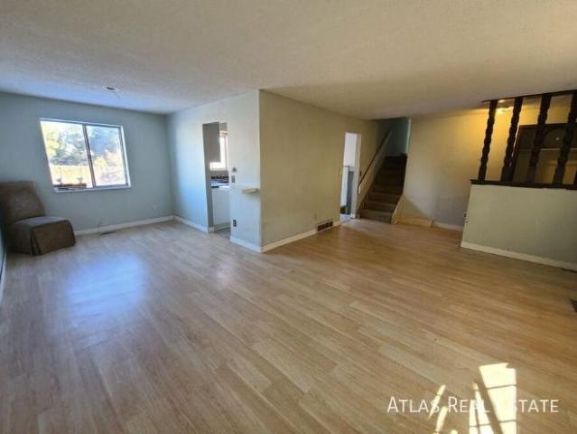 3 Br, 3 bath, Single Family 9327 W Nova Avenue