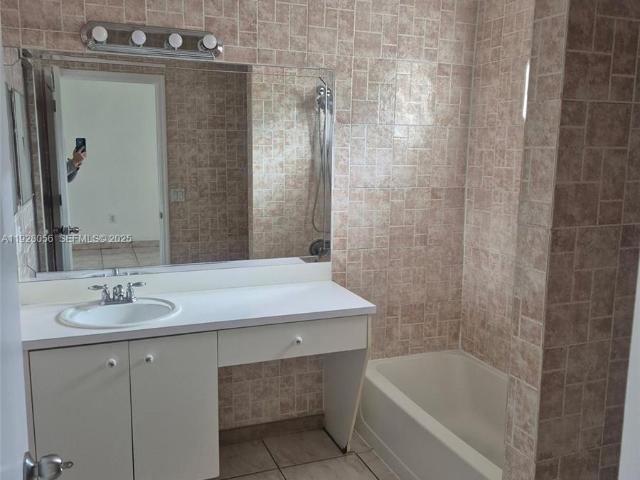 3 BR, 3 BA Apartment Richmond West, Miami, FL 33177
