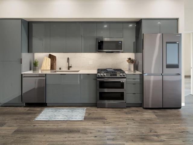 3 BR, 3 BA Apartment 1540 E. Industrial St. Unit 206, Los Angeles, CA 90021