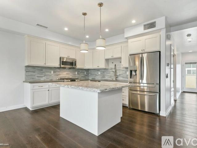 3 BR, 3 BA Apartment 1627 Hornblend Street, San Diego, CA 92109