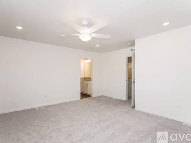 3 BR, 1.5 BA Apartment 161 Bedford Rd, Bolingbrook, IL 60440