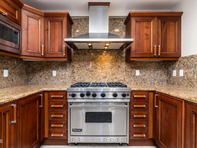 3 BR, 3 BA Apartment 1828 Glendon Avenue, Los Angeles, CA 90025