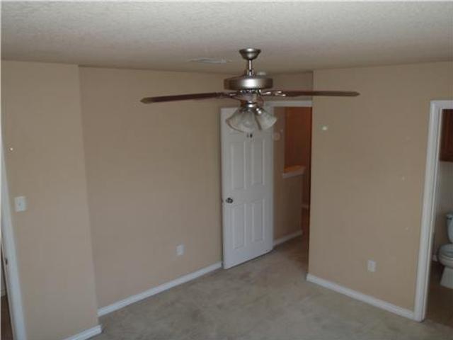 3 BR, 3 BA Apartment 1918 Holleman Drive West, College Station, TX 77840