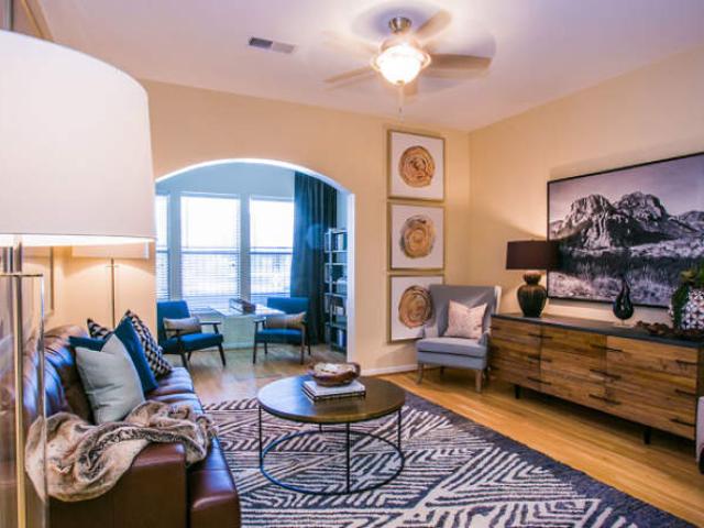 3 BR, 3 BA Apartment 19635 N Cave Creek Rd, Phoenix, AZ 85024