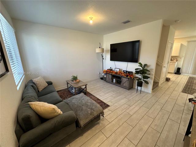 3 BR, 3 BA Apartment 1030 Southeast 23rd Terrace, Homestead, FL 33035