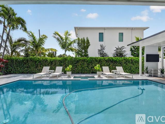 3 BR, 3 BA Apartment 107 Northwest 17th Street, Delray Beach, FL 33444
