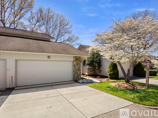 3 BR, 3 BA Apartment 106 Clubwood Ct, Asheville, NC 28803