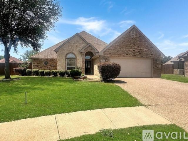 3 BR, 3 BA Apartment 10717 Greenview Ct, Benbrook, TX 76126