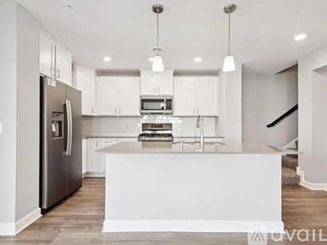 3 BR, 3 BA Apartment 11022 Zest Street Northeast, Unit e, Blaine, MN 55449