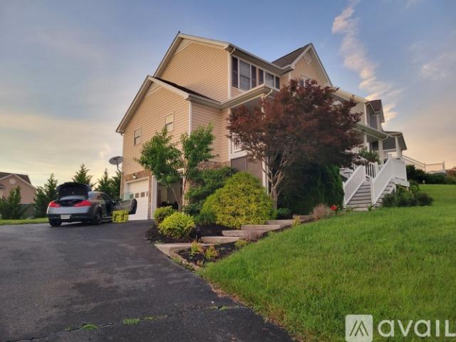 3 BR, 3 BA Apartment 110 Amethyst Drive Northwest, Christiansburg, VA 24073