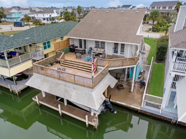 3 BR, 3 BA Apartment 1114 Tiki Drive, Tiki Island, TX 77554
