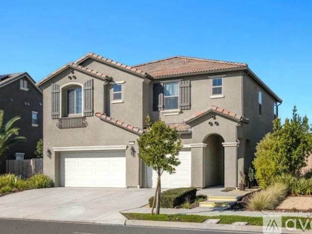 3 BR, 3 BA Apartment 11293 North Alicante Drive, Fresno, CA 93730