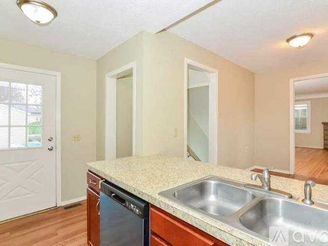 3 BR, 1 BA Apartment 417 S 2nd St, Darby, PA 19023