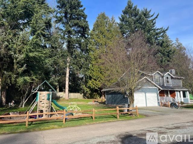 3 BR, 3 BA Apartment 11441 5th Avenue South, Seattle, WA 98168