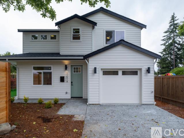 3 BR, 3 BA Apartment 11518 16th Avenue Northeast, Seattle, WA 98125