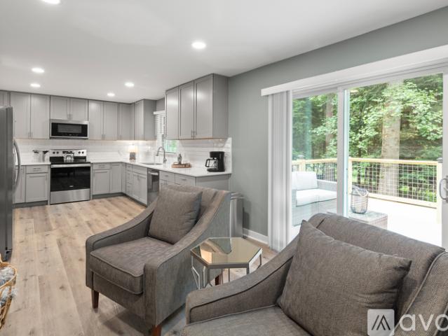 3 BR, 3 BA Apartment 116 Overlook Rd, Asheville, NC 28803