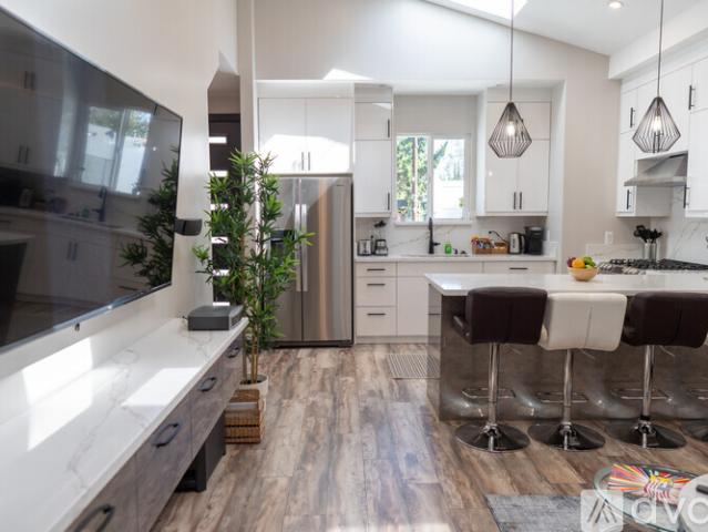 3 BR, 3 BA Apartment 11750 Erwin St, Los Angeles, CA 91606