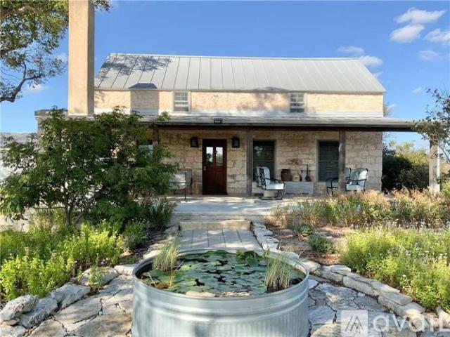 3 BR, 3 BA Apartment 118 Danos Drive, Fredericksburg, TX 78624