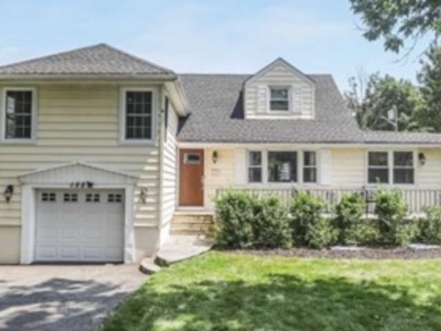 3 BR, 3 BA Apartment 122 Village Circle West, Paramus, NJ 07652