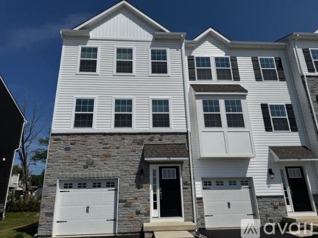 3 BR, 3 BA Apartment 136 Bell Ct, Unit Endunit, Sellersville, PA 18960