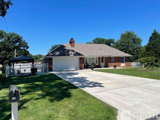 3 BR, 3 BA Apartment 24 Northeast Normandy Lane, Kansas City, MO 64116