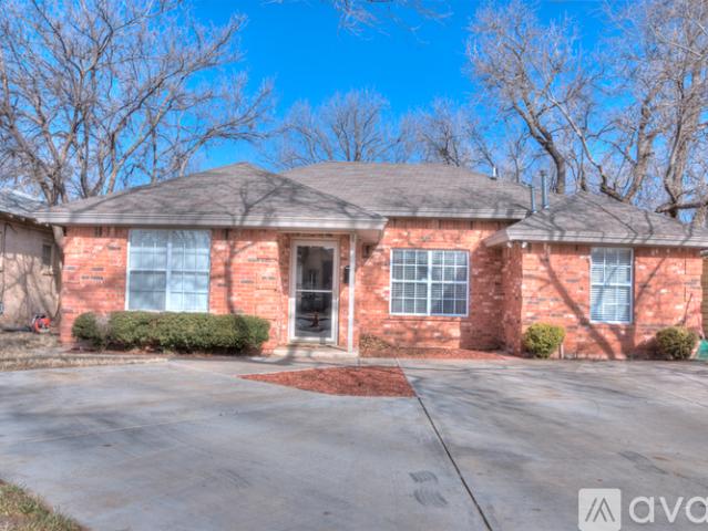 3 BR, 3 BA Apartment 2512 26th Street, Lubbock, TX 79410