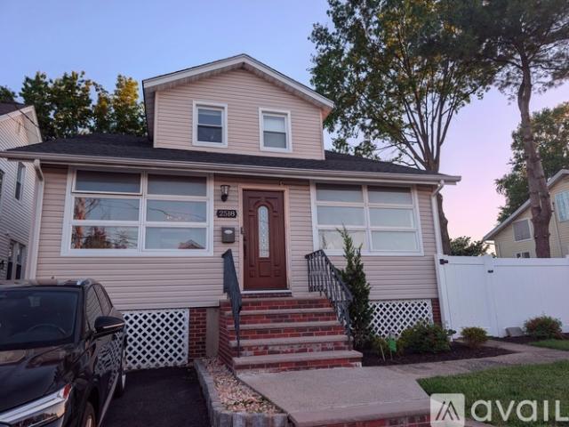 3 BR, 3 BA Apartment 2518 Hawthorne Ave, Union, NJ 07083
