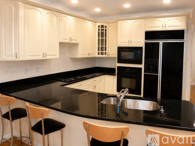 3 BR, 3 BA Apartment 26 Tanglewood Road, Unit 26, Newton, MA 02459