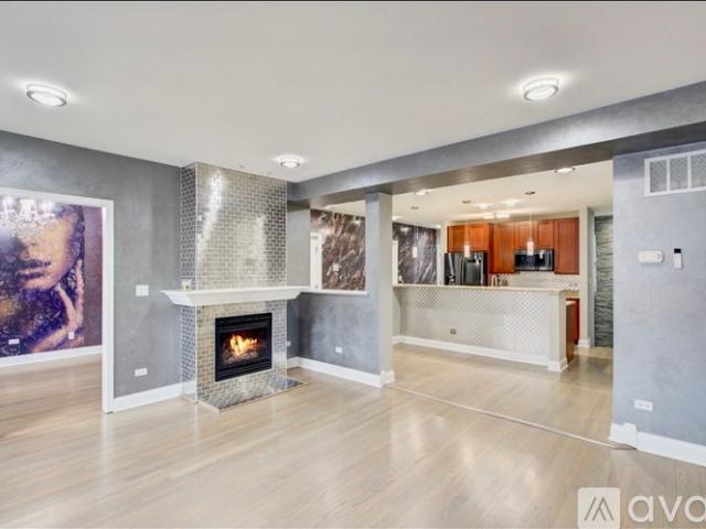 3 BR, 3 BA Apartment 2057 West Fargo Avenue, Unit 1, Chicago, IL 60645
