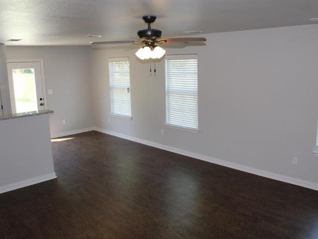 3 BR, 3 BA Apartment 208 West Lake Avenue, Sherman, TX 75090