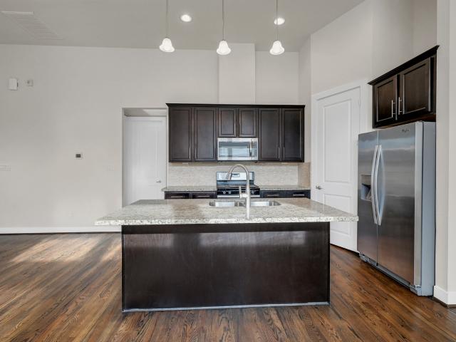 3 BR, 3 BA Apartment 2118 Naomi Street, Houston, TX 77054