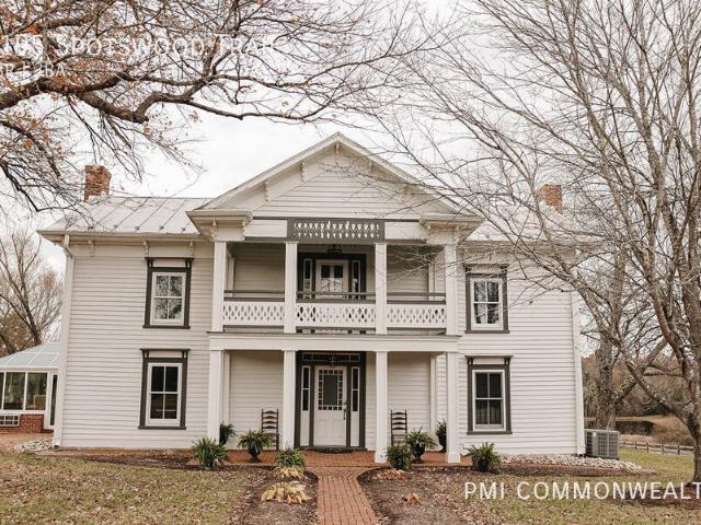 3 BR, 3 BA Apartment 2195 Spotswood Trail, Barboursville, VA 22923