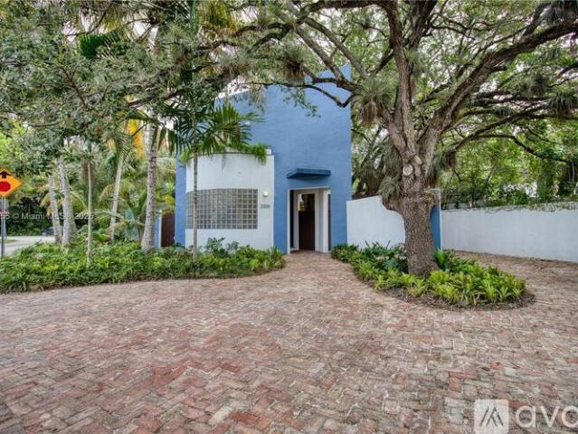 3 BR, 3 BA Apartment 2200 Lincoln Ave, Miami, FL 33133