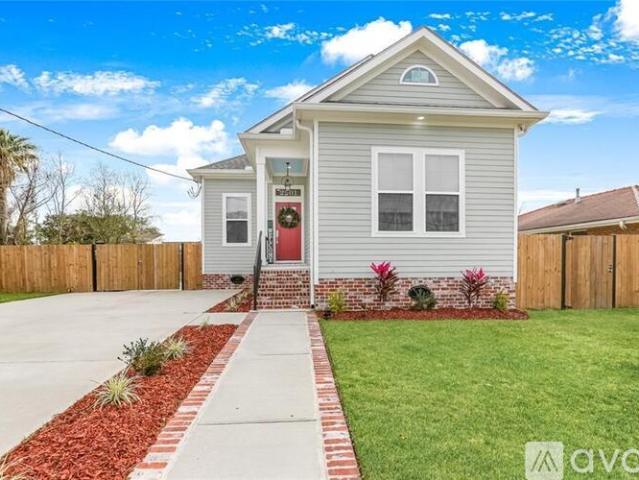 3 BR, 3 BA Apartment 2201 Esteban Street, Arabi, LA 70032
