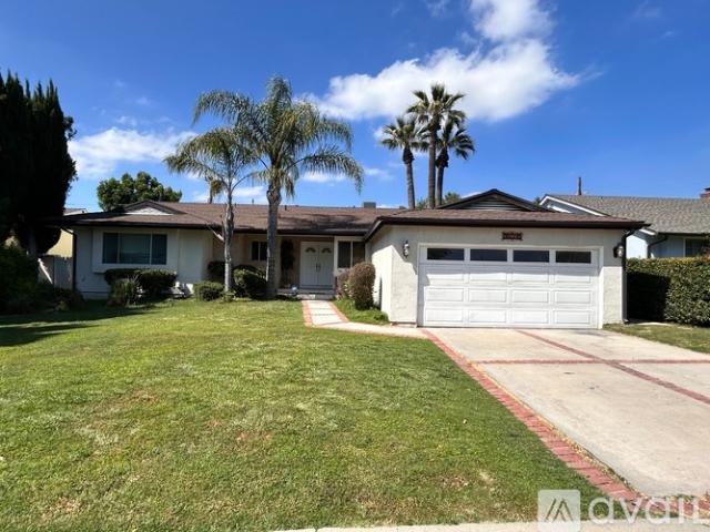 3 BR, 3 BA Apartment 23723 Oxnard St, Los Angeles, CA 91367